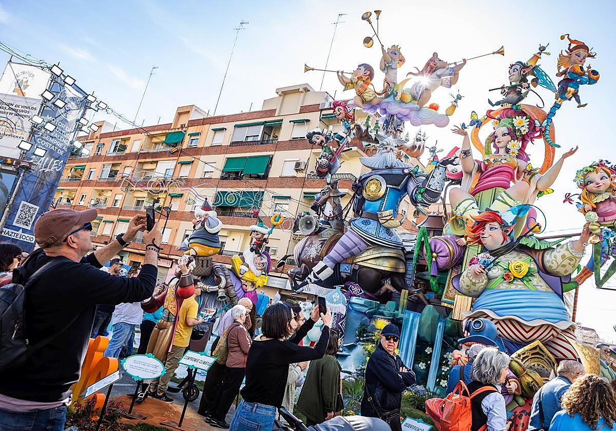 Programa de Fallas de hoy lunes 18 de marzo en Valencia: la hora de la Ofrenda y Nit del Foc ...